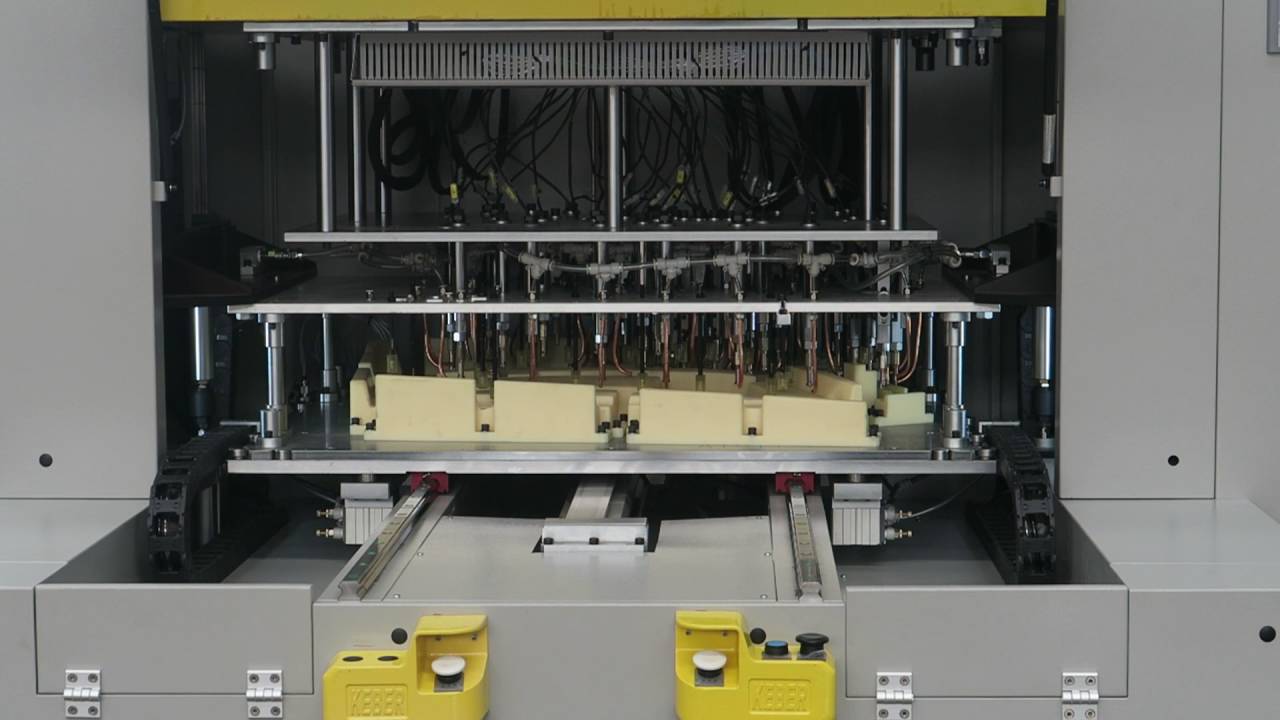 KEBER heat staking welding machine for automotive door panel - YouTube