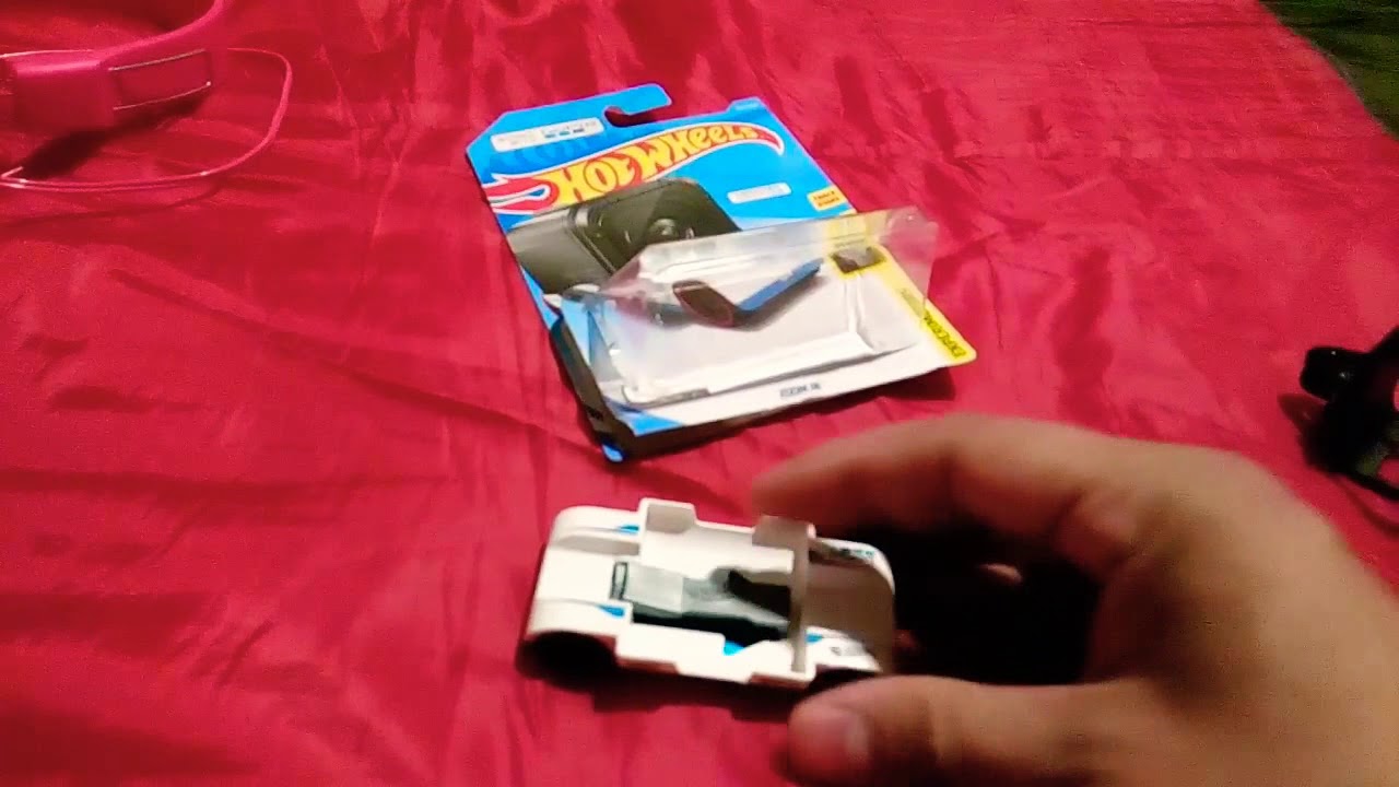 Unboxing zoom In hot wheels con cámara (whit camera) - YouTube