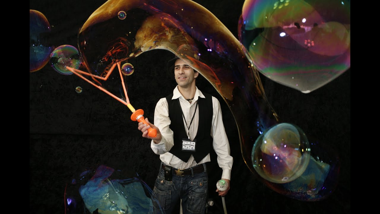 How to make giant bubbles! with Samsam Bubbleman - YouTube