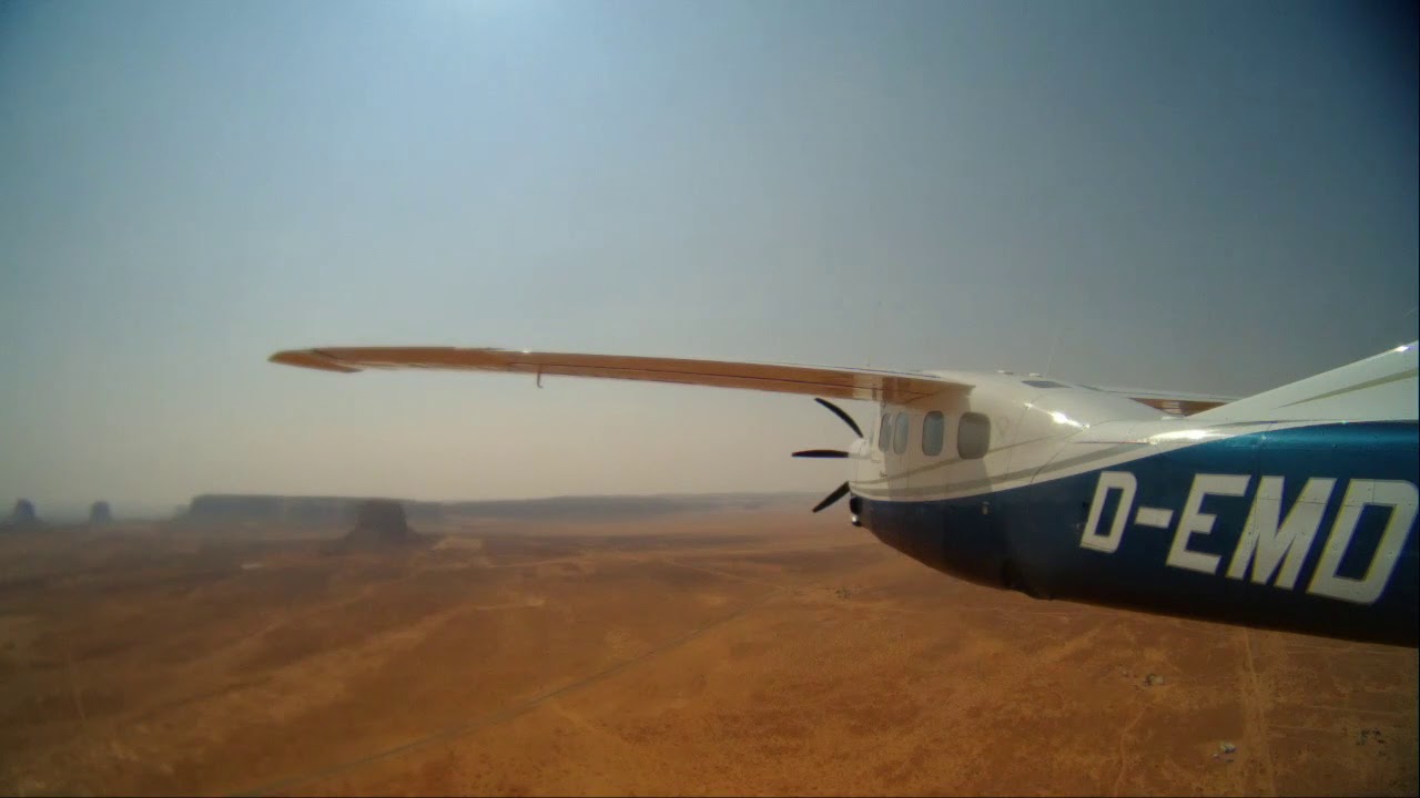 Flying Monument Valley - YouTube