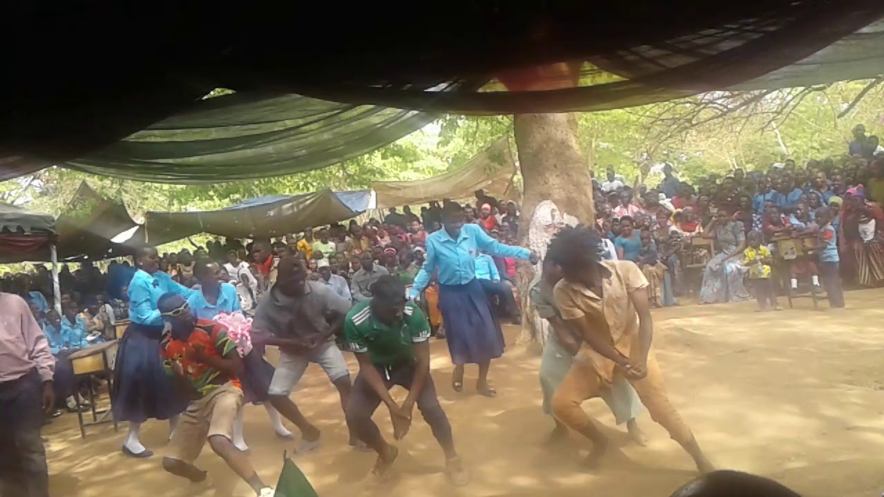 Kabila la wasukuma wakiuenzi utamaduni wao ona hiyoo. - YouTube