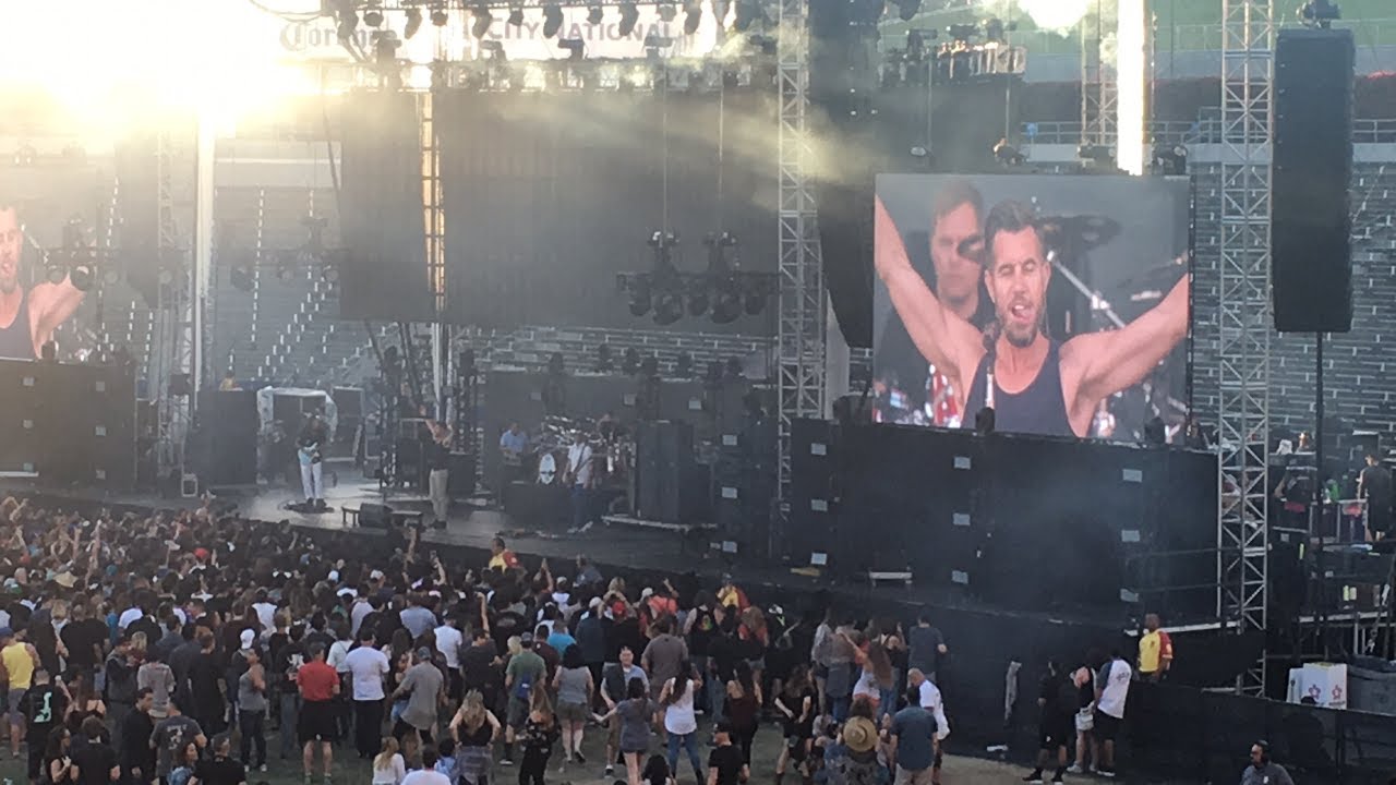 "Too Much to Think" - 311 NEW SONG LIVE at KROQ Weenie Roast Y Fiesta ...