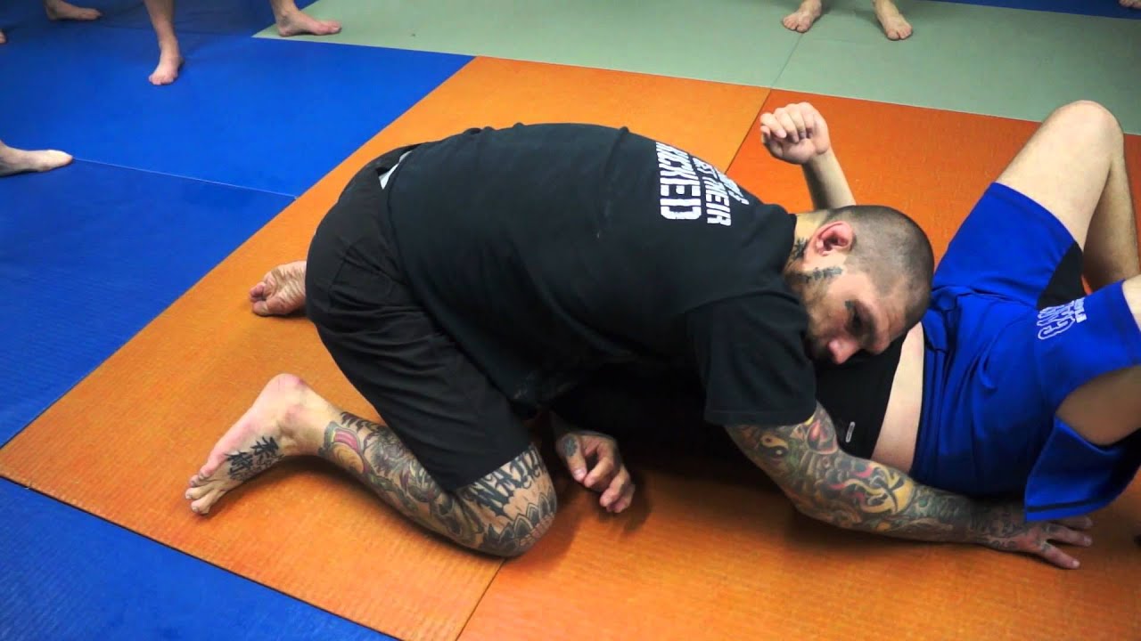 Daily BJJ: Side Control to D'arce Choke - YouTube