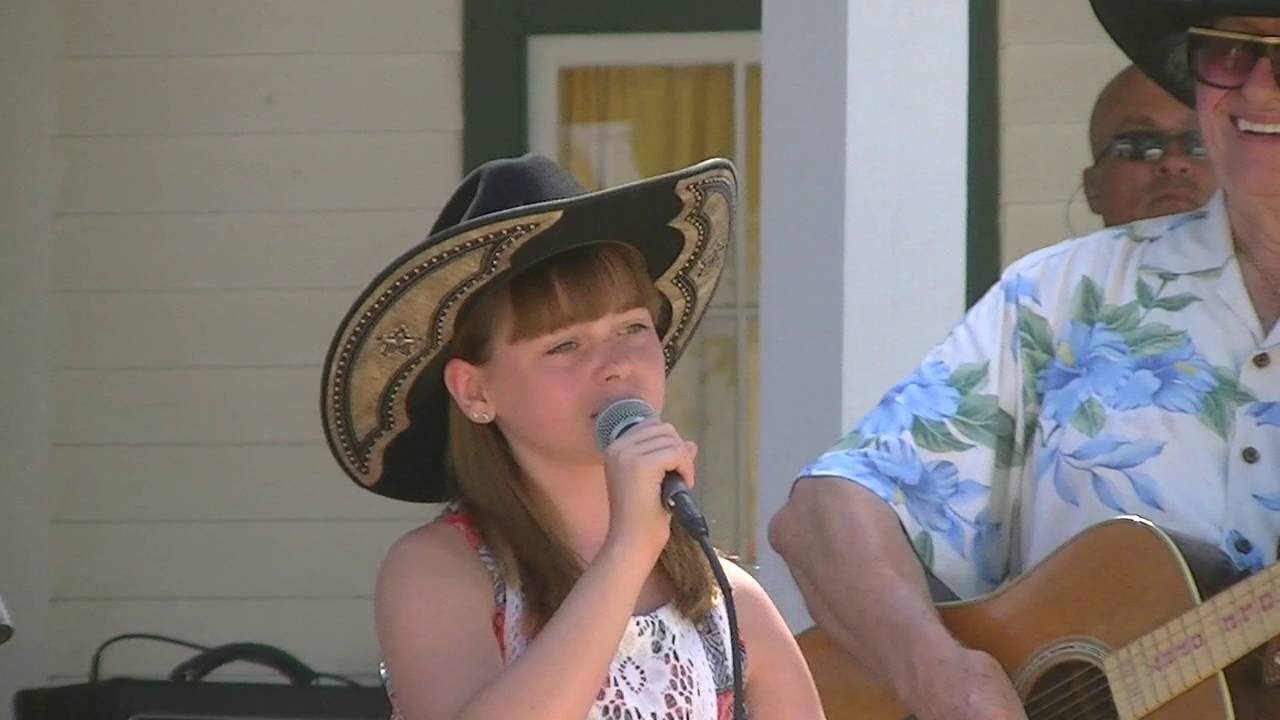 Delaney Johnston singing Rocky Top - YouTube