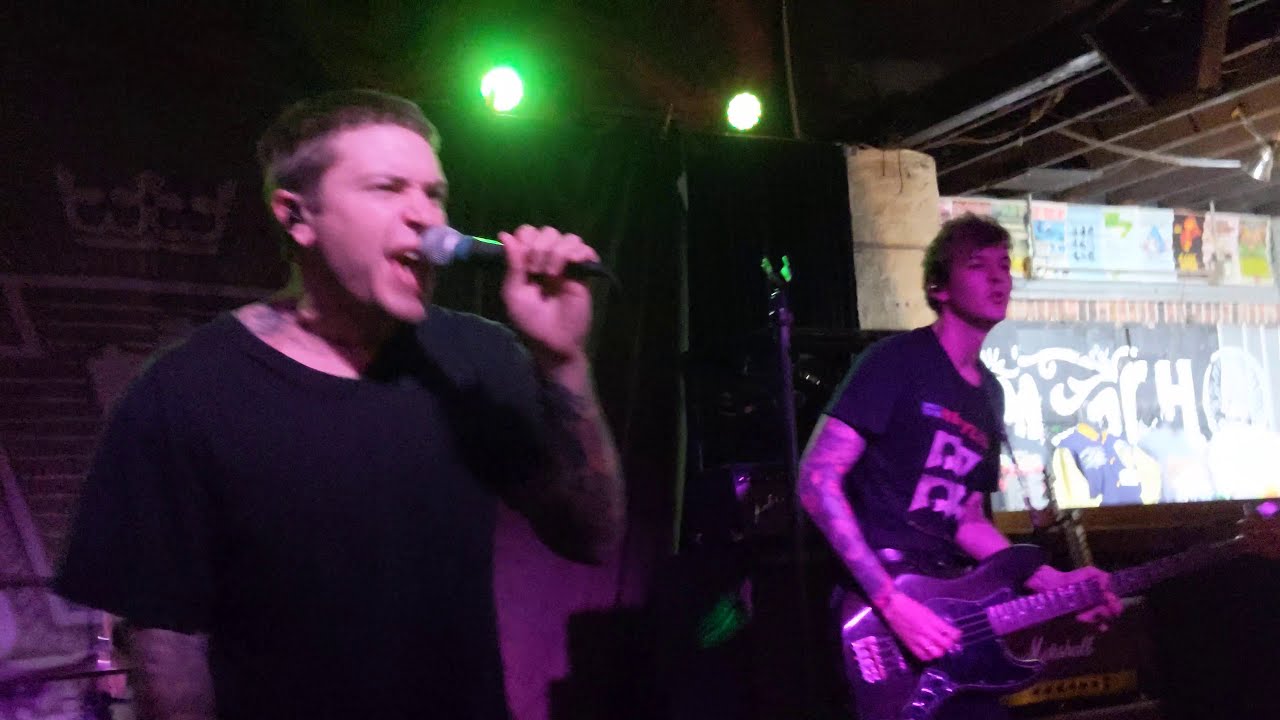 WSTR "Featherweight" (Live In Tampa) - YouTube