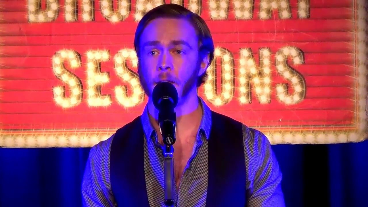 Travis Kent - Il Mondo Era Vuoto (The Light in the Piazza) - YouTube