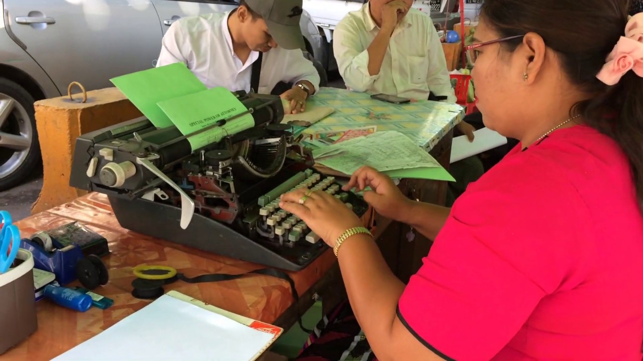 Woman Typing with Typewriter in 2020, Wowww - YouTube