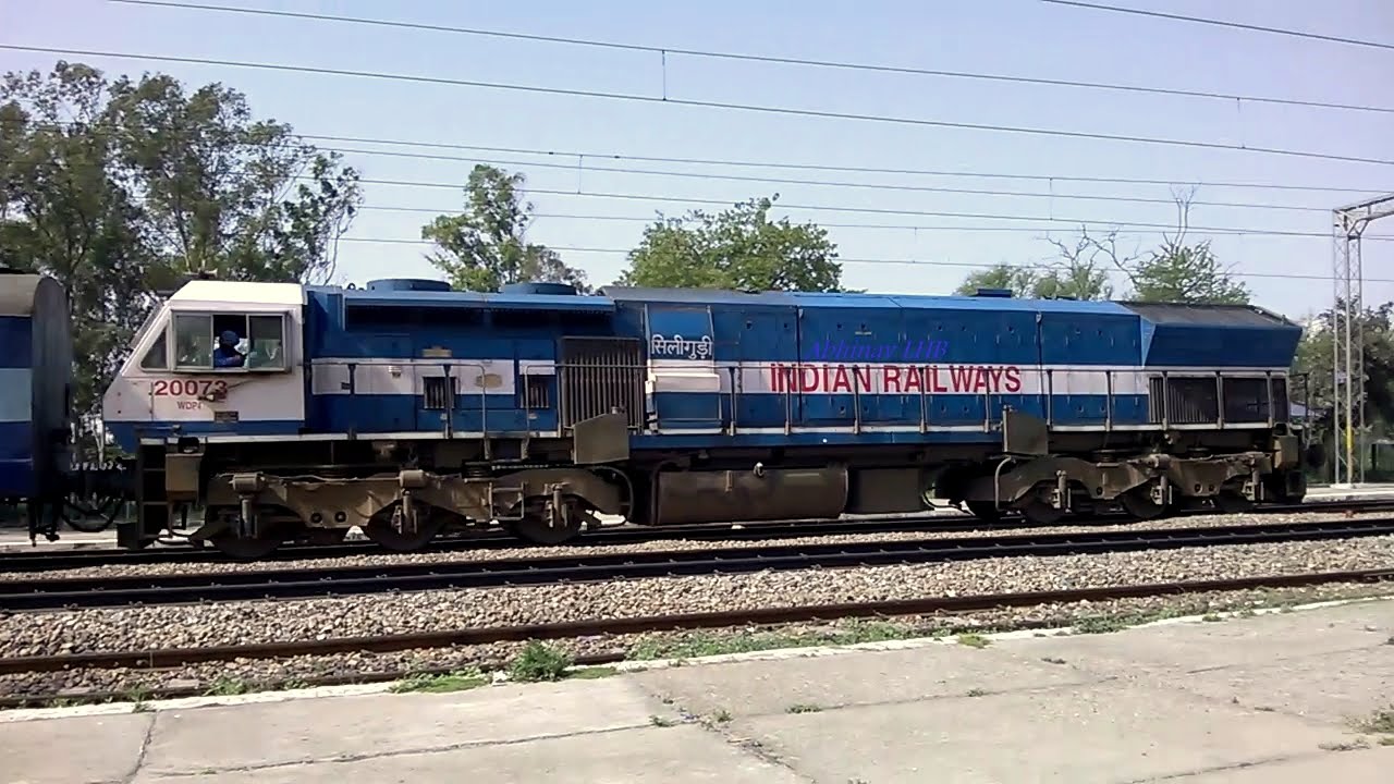 EMD GT46PAC at 8th Notch !! SGUJ WDP4 on a RAMPAGE with HIMGIRI EXPRESS ...