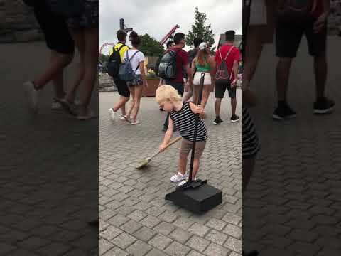 22-month old cleaning boy или зачем мы ходим в Wonderland