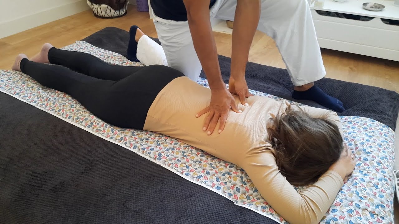 Présentation du Shiatsu - YouTube
