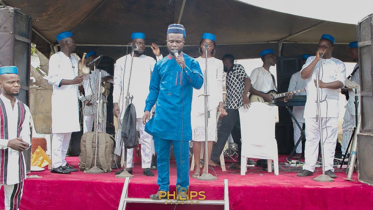 WOW!!! OWANBE VIBES WITH PRINCE TOBILOBA ADEYEMO (WOLI APETE) AND HIS TKP BAND - YouTube