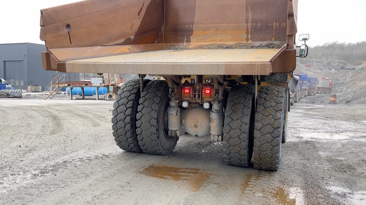 Köp Bergtruck CAT 771D på Klaravik - YouTube