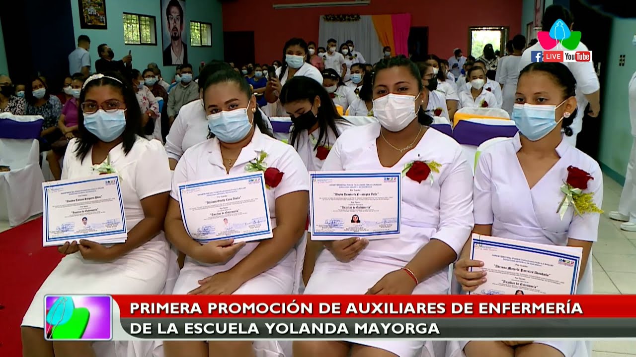 Primera promoción de auxiliares de enfermería de la Escuela Yolanda ...