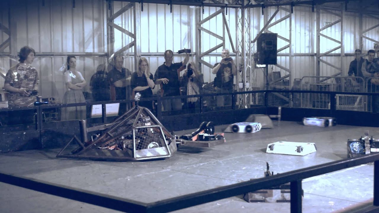 FEATHERWEIGHT ROBOT BATTLE WARS SCOTLAND 2014 V2 - YouTube