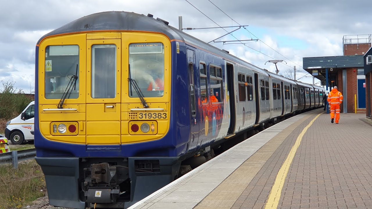 Class 319 departs Wigan North Western Station *HORN*! - YouTube
