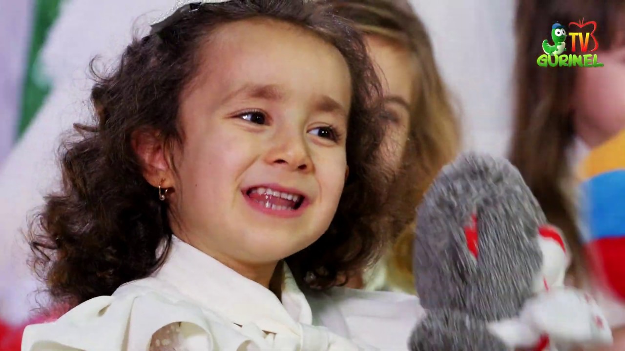 Julia Sandu și Picături Muzicale - Copilărie mai stai, nu pleca - YouTube