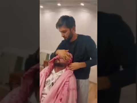 Havas ilmi üstadımız Mehmet Karakoç, ezan okuyarak ifriti yakıyor.