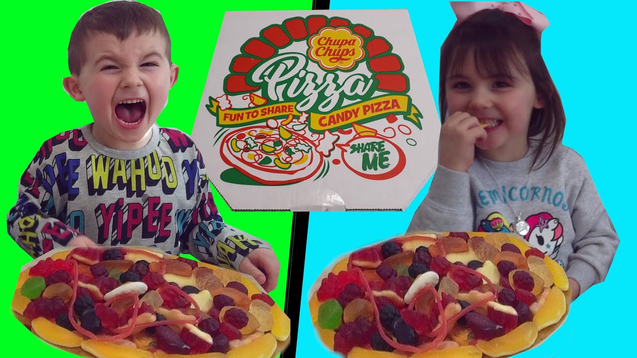 Pretend play making PIZZA with SWEETS - YouTube