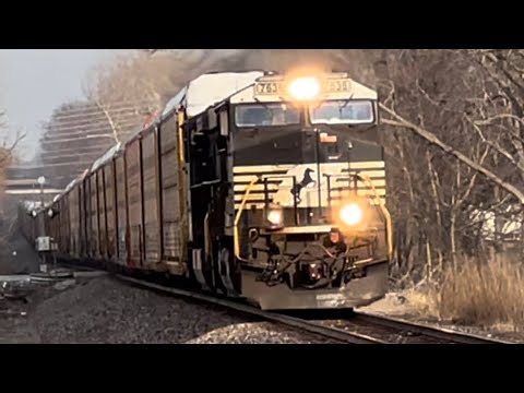 NS 224 w/ NS 7636 Leading @ Main St. - YouTube