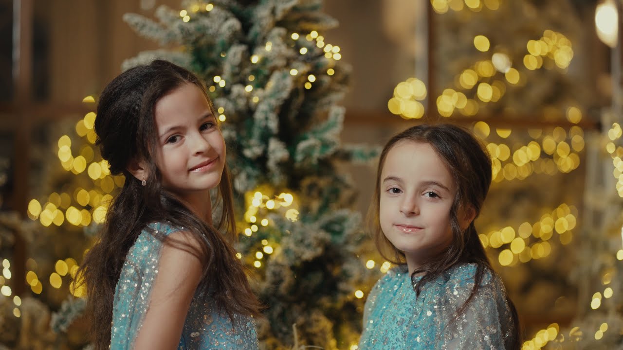 Vlada & Evelina Nemtanu (RAV Studio) - Seară albastră - YouTube