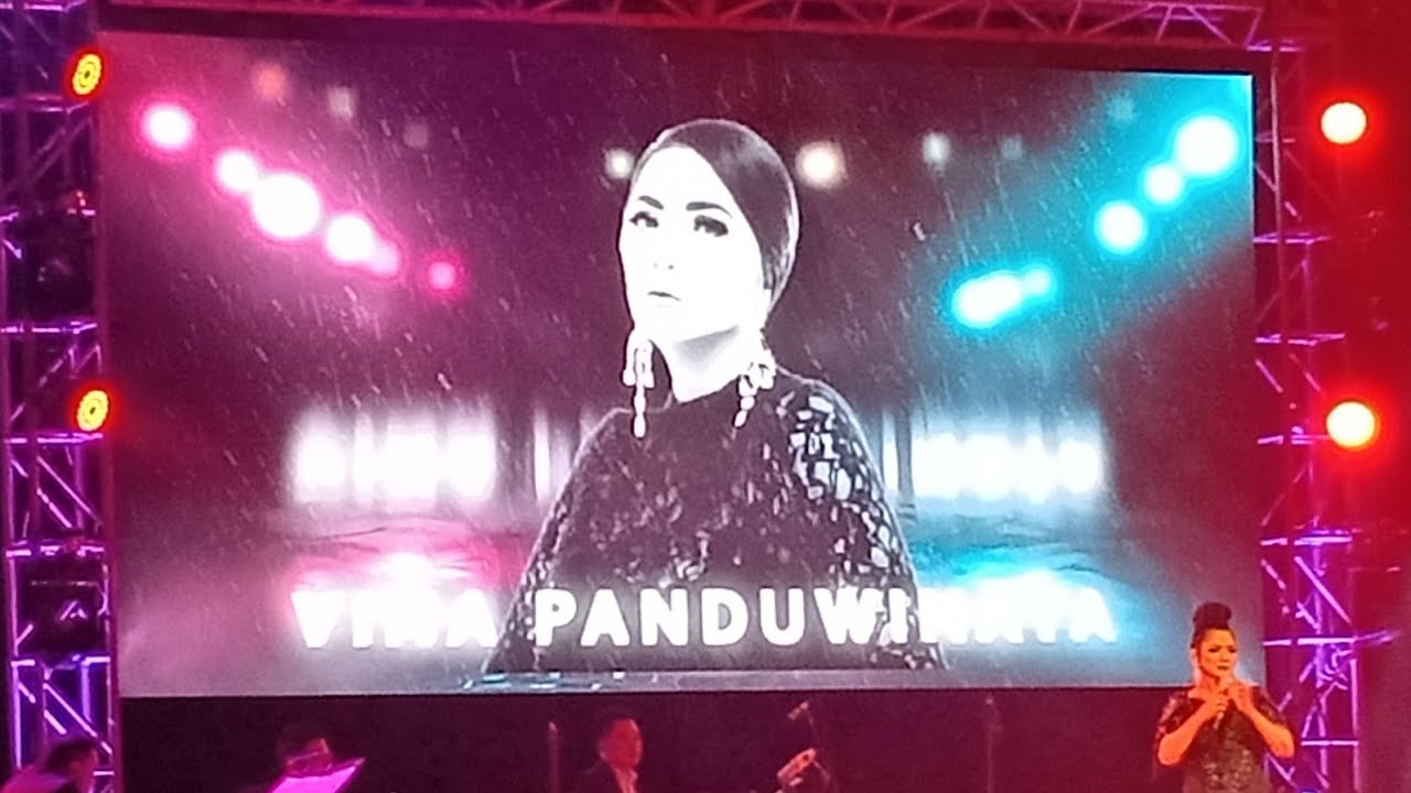 September Ceria VINA PANDUWINATA - Live Concert Solo - YouTube