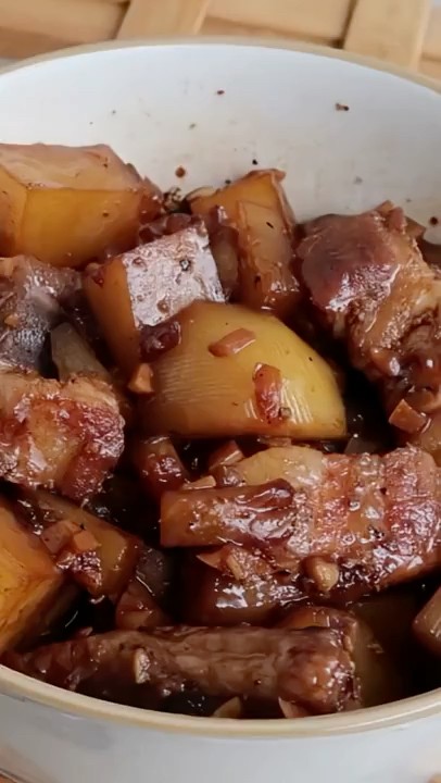Pininyahang Pork Adobo - YouTube