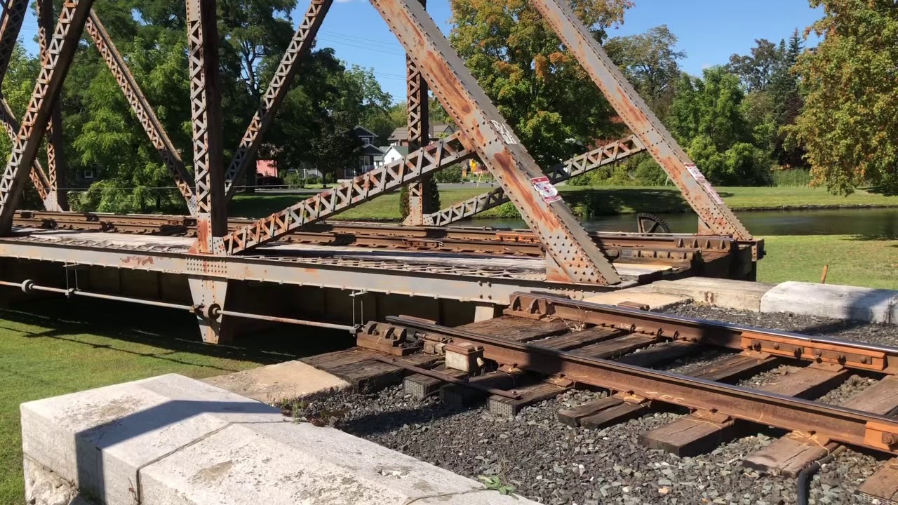 Precision Railroading on the KLR (Quaker Oats) - YouTube