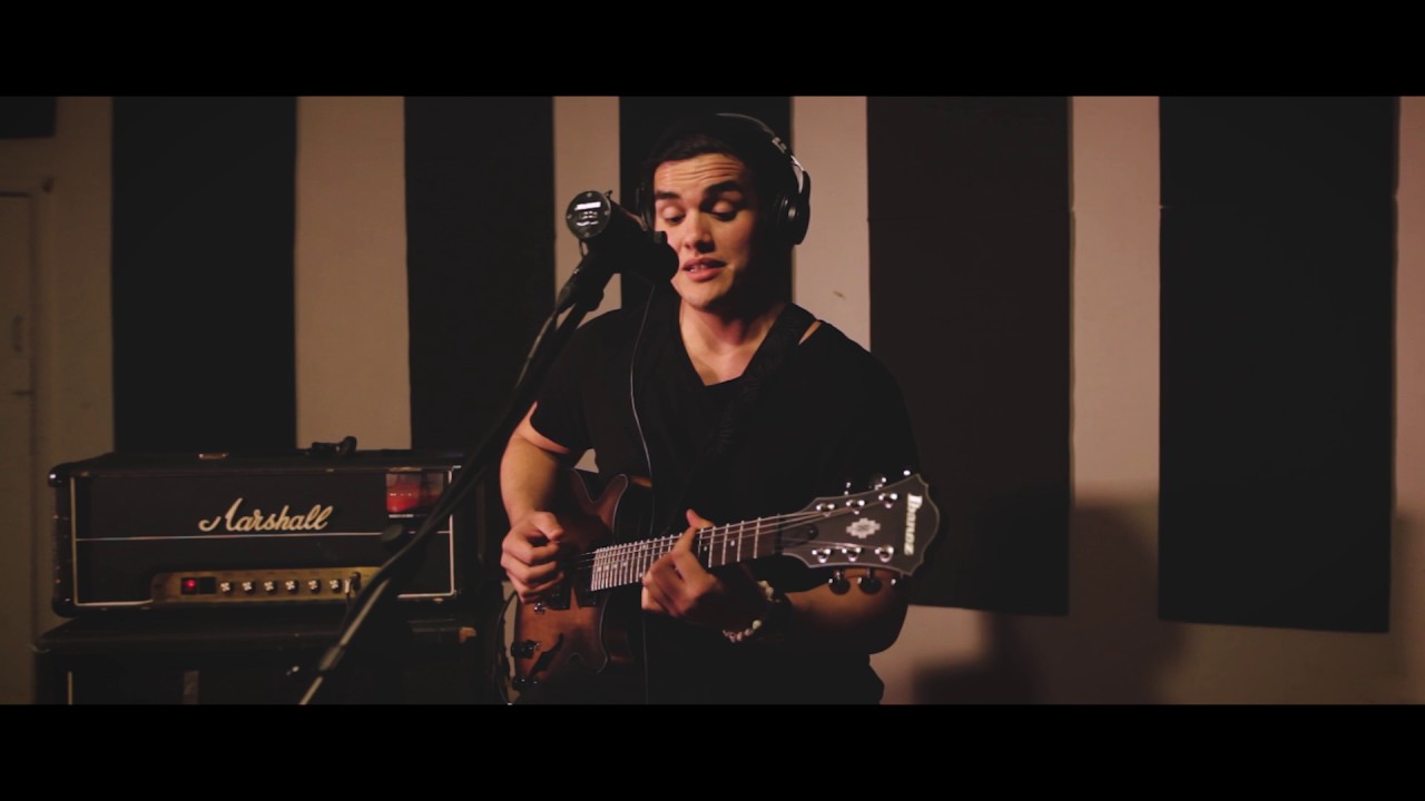 Grayson Moon - Just The Two Of Us (Buzzlounge Live Session) - YouTube