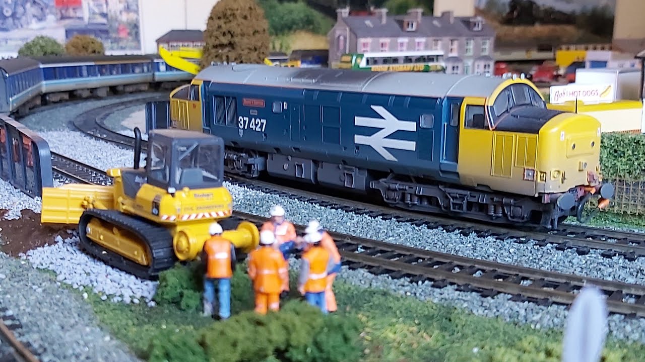 New Layout Tour! 1 Year on the 'Red Dragon Railway' (Late BR themed ...