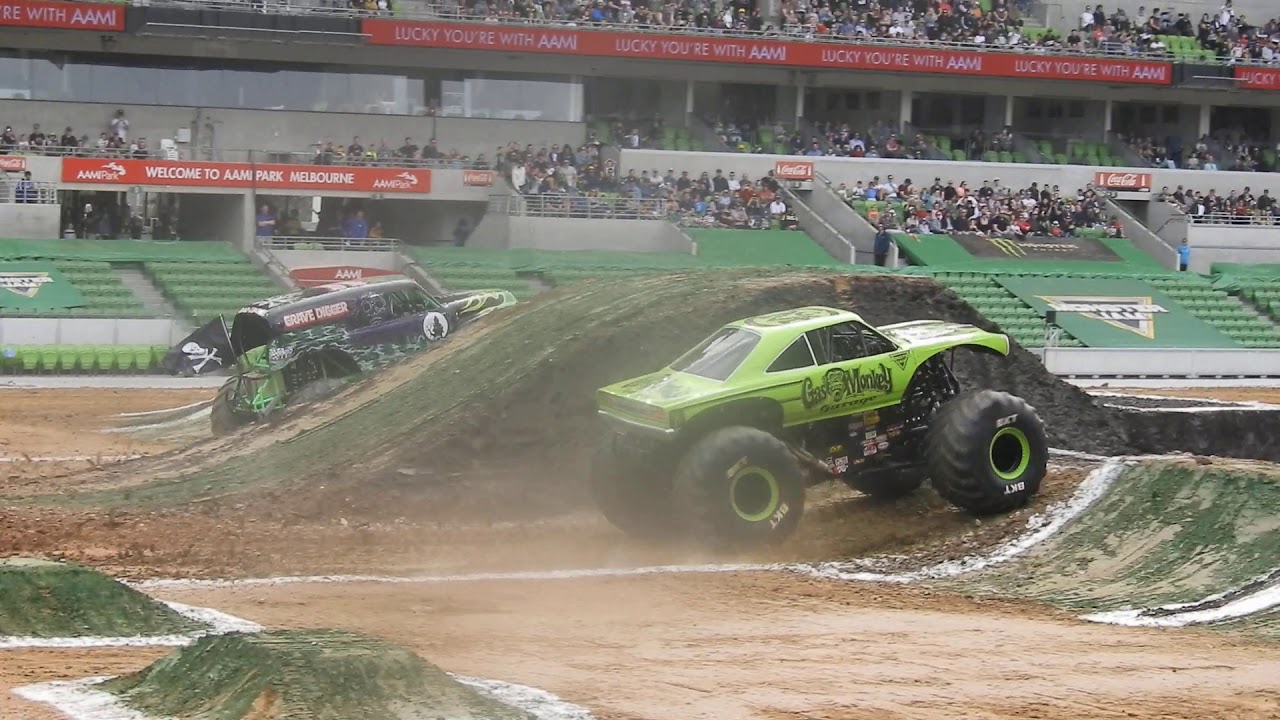 Monster Jam Melbourne 2019 Show 1 Semi Final Grave Digger vs Gas Monkey ...