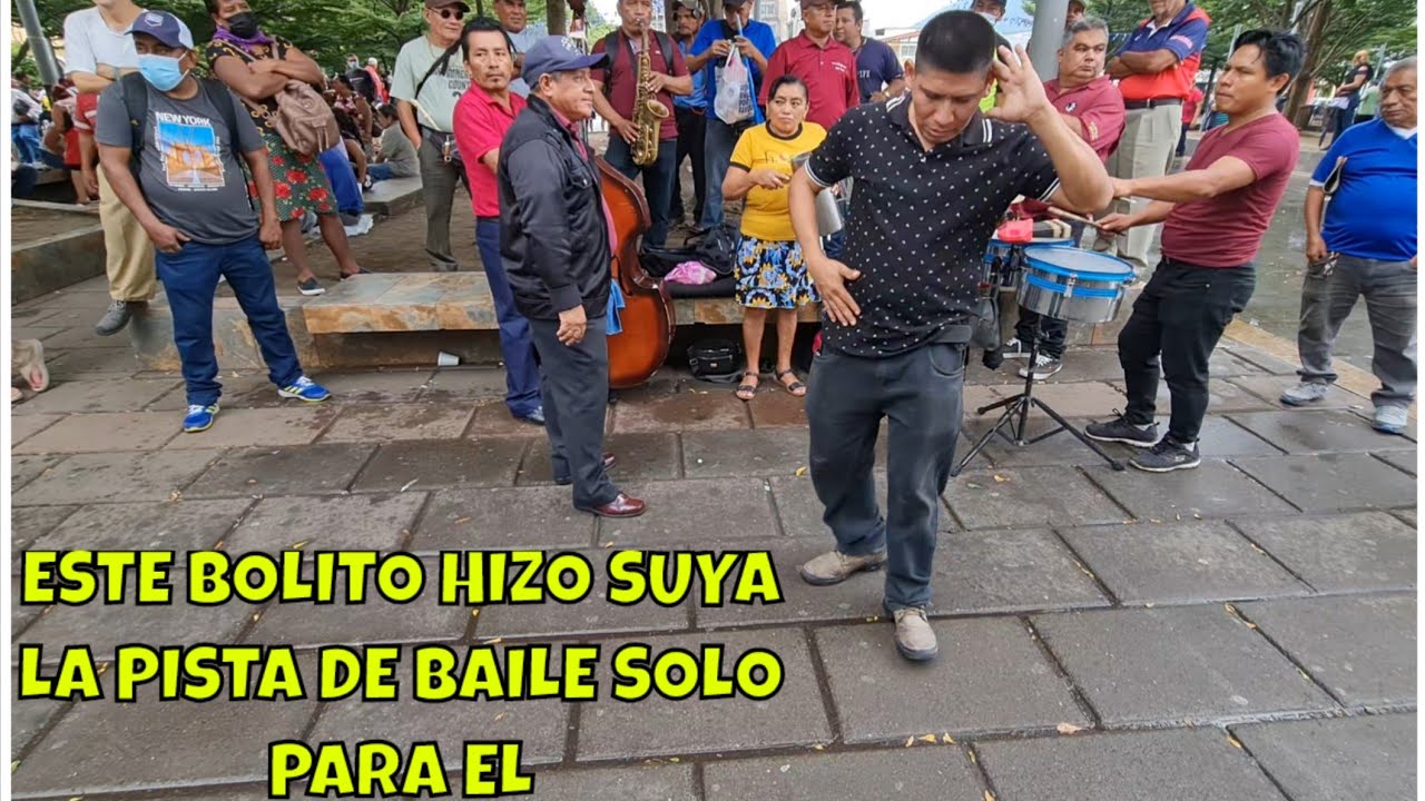 Este Bolito Disfruta Para El Solo La Pista con Variedad Tropical - YouTube