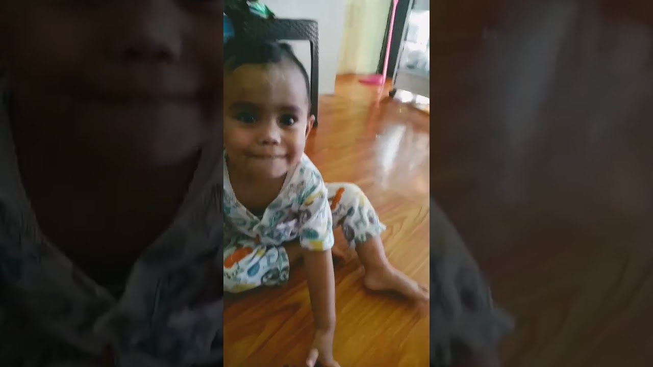 Bantuin Adek Bukain Sendal Shorts Youtube