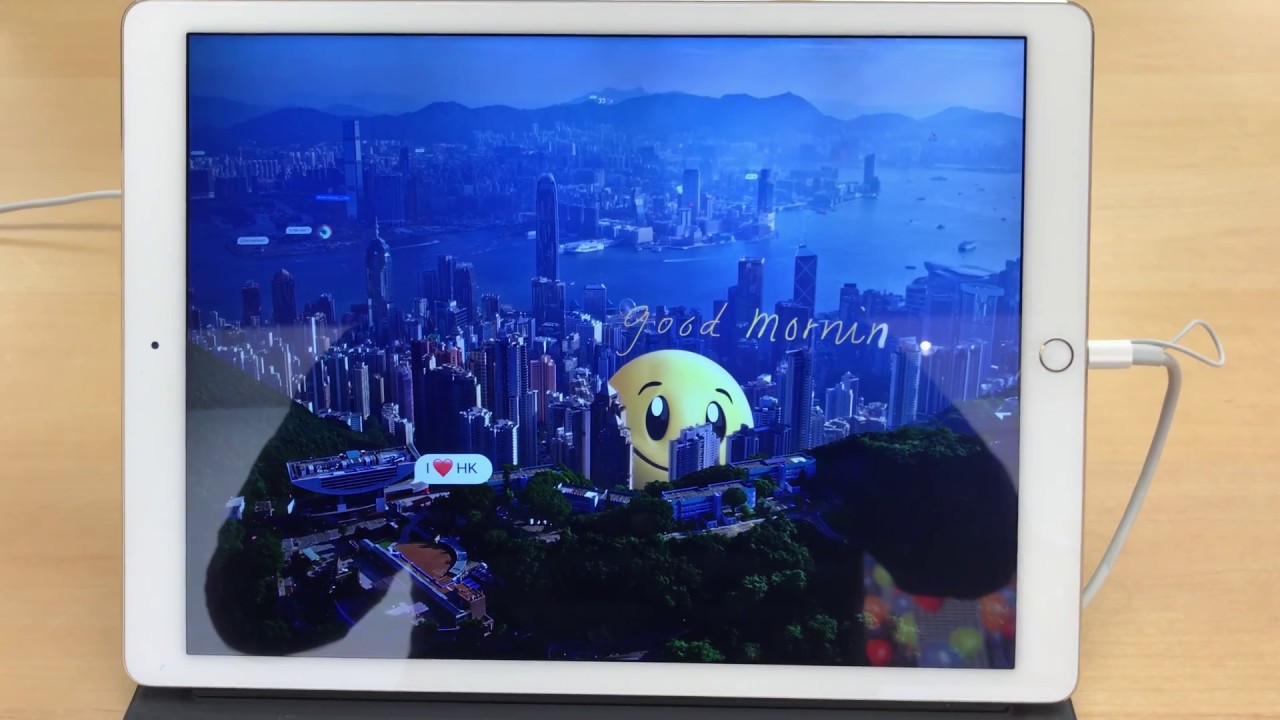 Messages Screensaver on MacBook Air, iPad Pro and iPad Air 2 at Apple ...