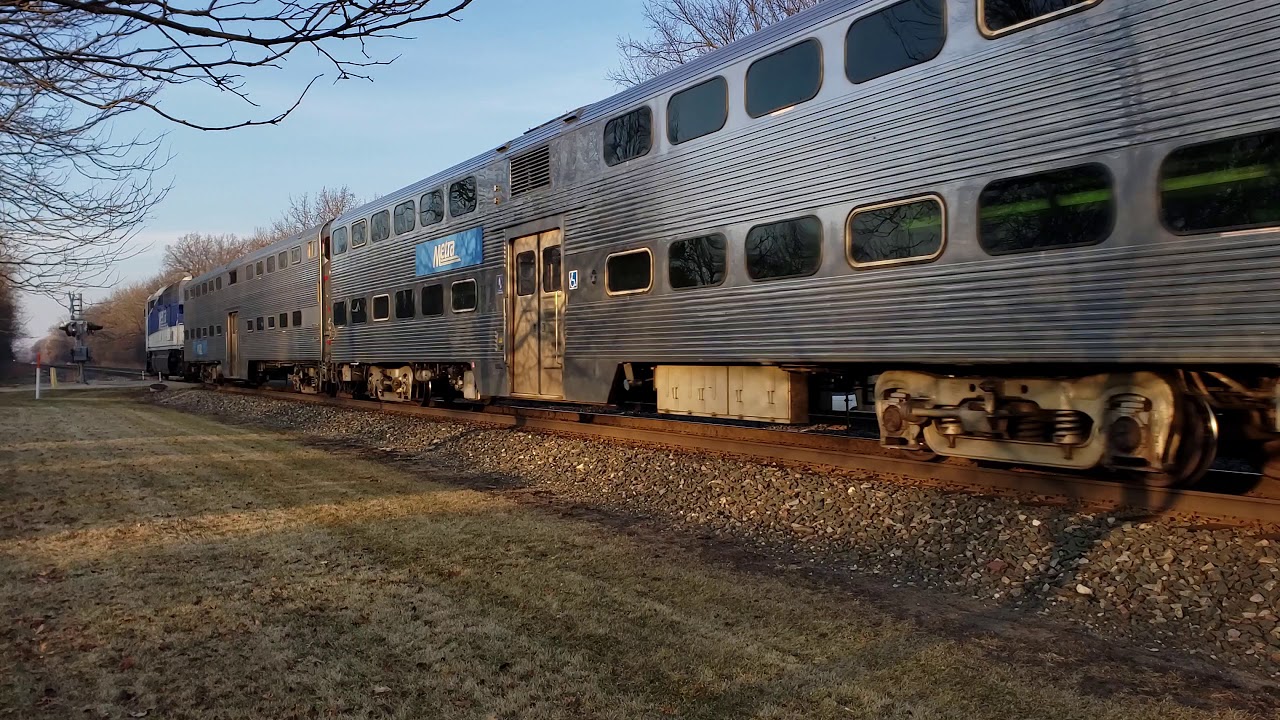 Amtrak train 8 with dash 8 meets metra 90 at lake forest - YouTube
