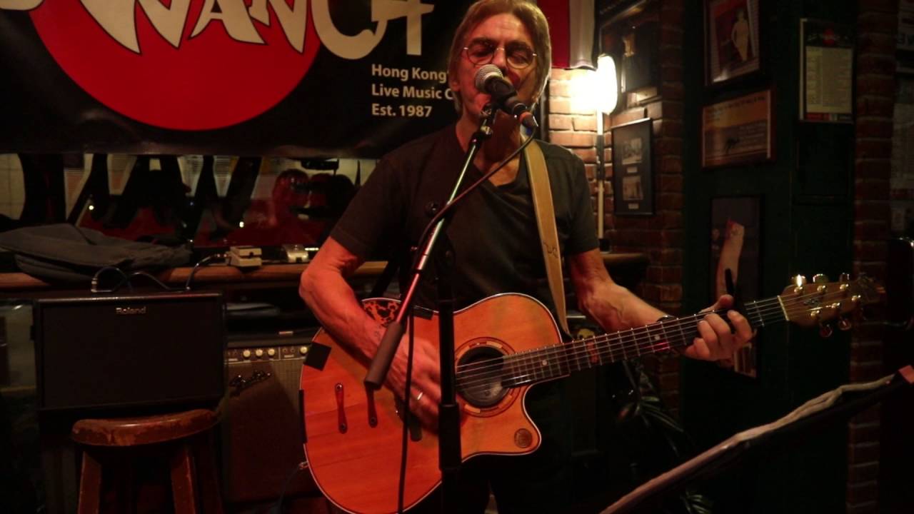 Dave Colquhoun: Baker street (Gerry Rafferty) - YouTube