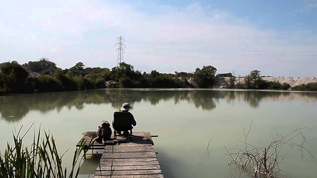 SAWMILLS LAKE, KINGSTEIGNTON, NEWTON ABBOT, DEVON - YouTube
