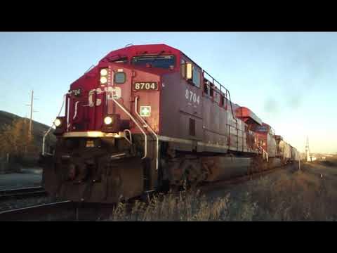 October 18 2011 CP ES44AC 8704 & AC4400CW 9714 Westbound @ Keith west Laggan Subdivision - YouTube