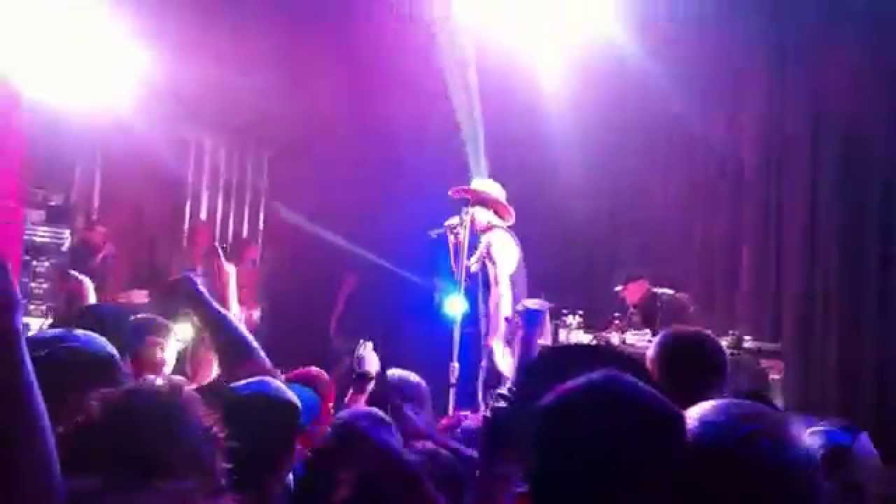 Yelawolf - "Trunk Muzik" - Live at The Blue Note - 04-12-2014 - YouTube