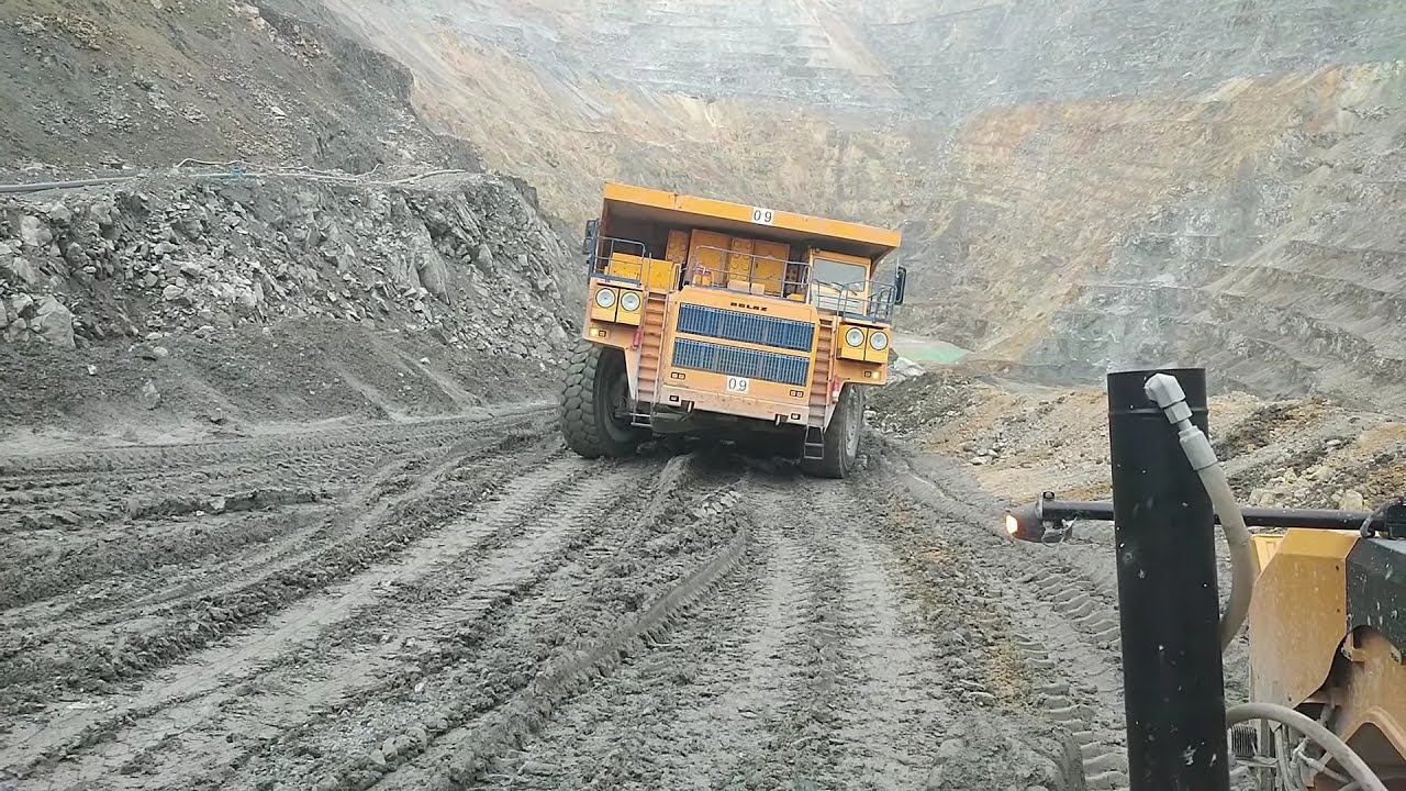 Extreme Hauling | Dangerous Heavy Equipment Accidents | Fails and Wins ...