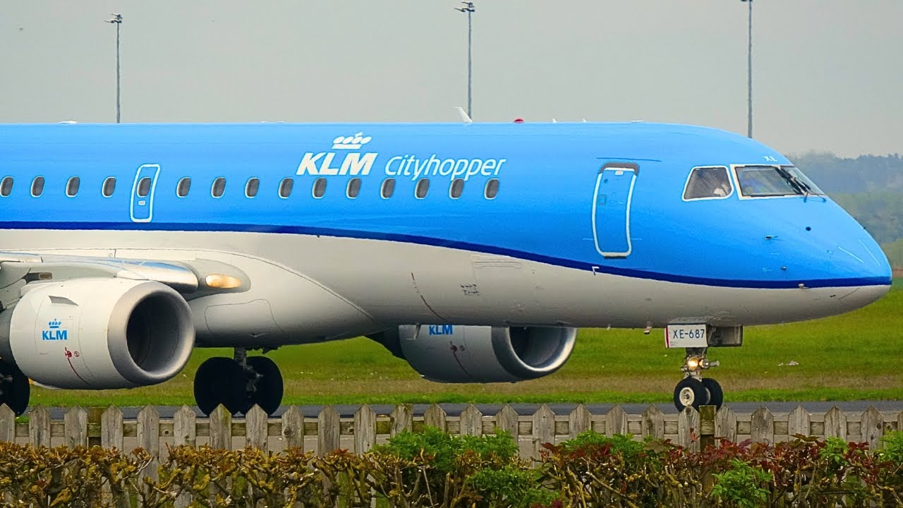 Wing vortices and wing fluff!! Foggy plane spotting #planespotting # ...