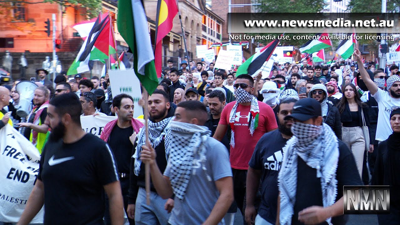 Sydney Opera House Palestine Protest - YouTube