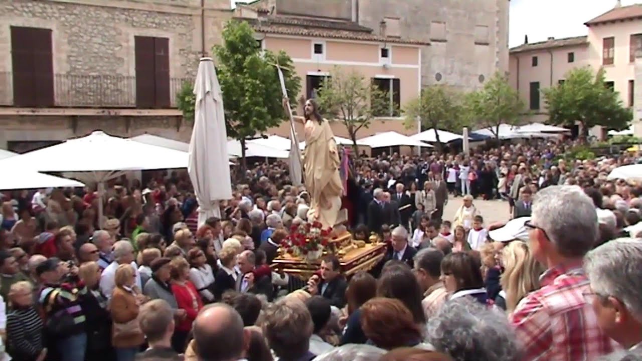 Pollença, Mallorca Easter Sunday "L'ENCONTRADA" is the Procesión del ...
