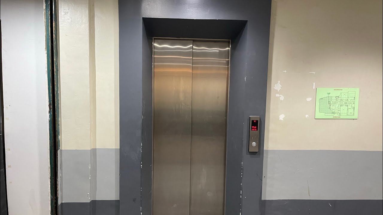 WORST ELEVATOR!! CRAPPY Generic lift at Makati Central Square, Makati ...
