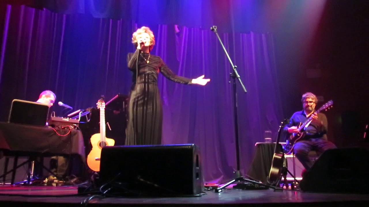 katia b @ centro da música carioca: parece mentira (apresentação da ...