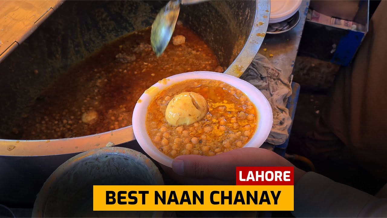 Best Naan Chanay Street Food in Lahore #foodvlog #daniyaltanvir - YouTube