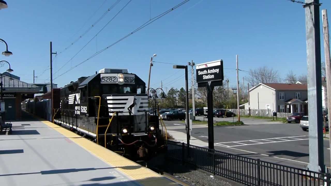 CSAO SA31 with a good Conrail leader in South Amboy - YouTube