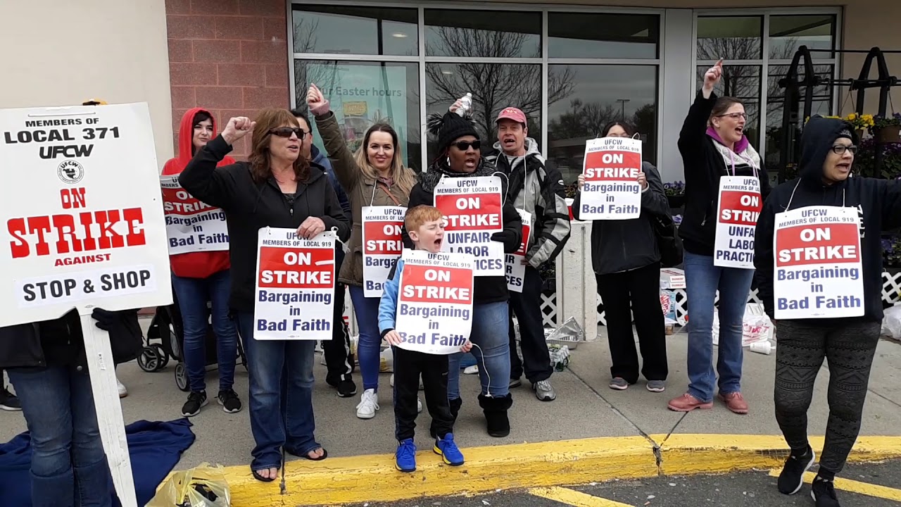 Stop & Shop employees on strike in Enfield, CT. - YouTube
