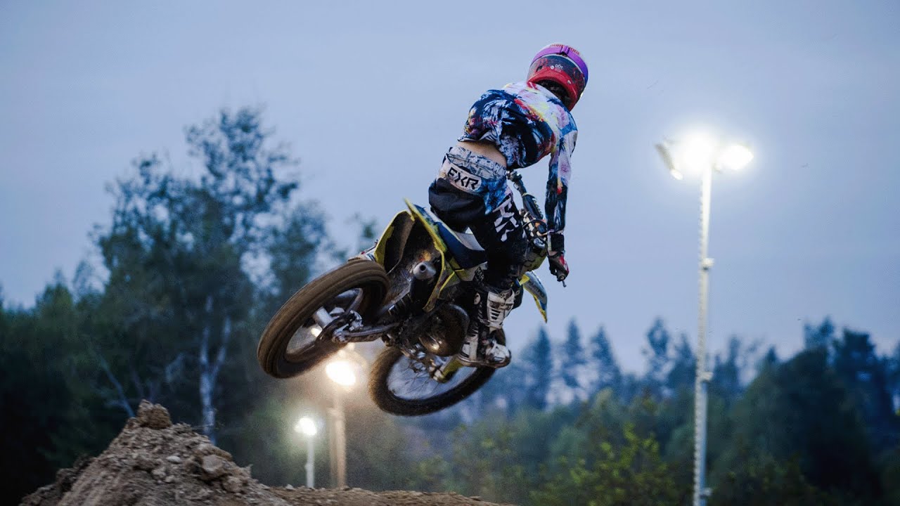 Under the lights NIGHT MOTO RACE! | Motocross Edit - YouTube