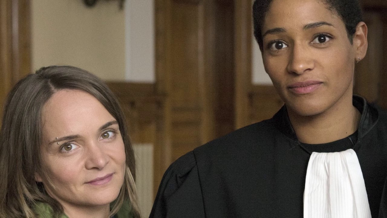 Sur le tournage de la série "E-legal" réalisée par Alain Brunard - YouTube