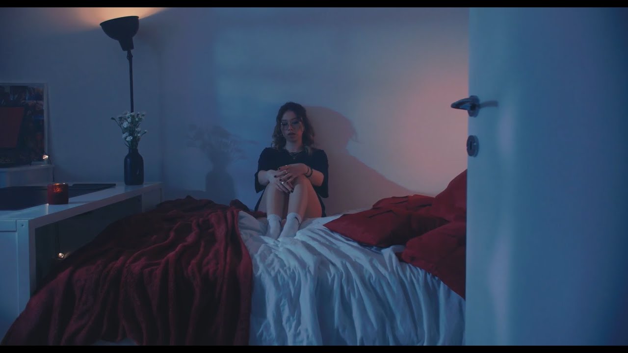 Laura Lun - Ich bin es nicht (Offizielles Musikvideo) - YouTube